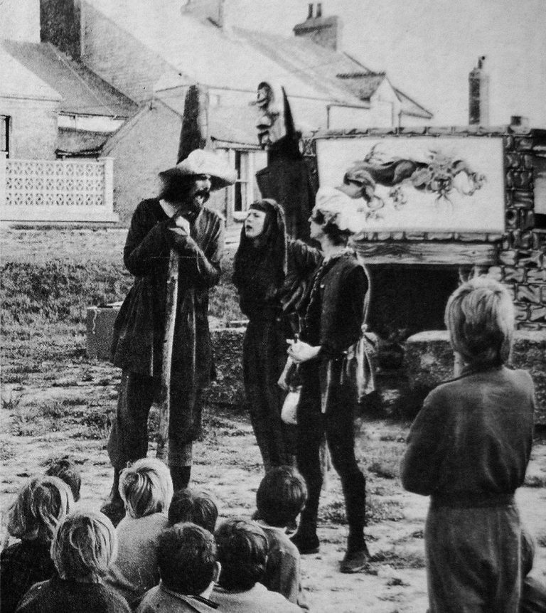 Footsbarn Theatre - Moor to Sea